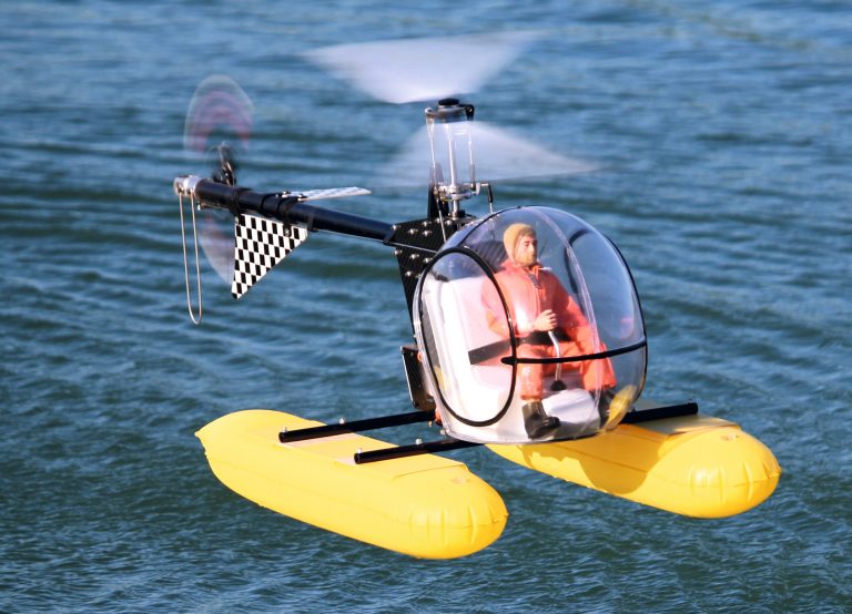 Das Heli-Baby NT in der Schwimmer-Version - ROTOR Magazin