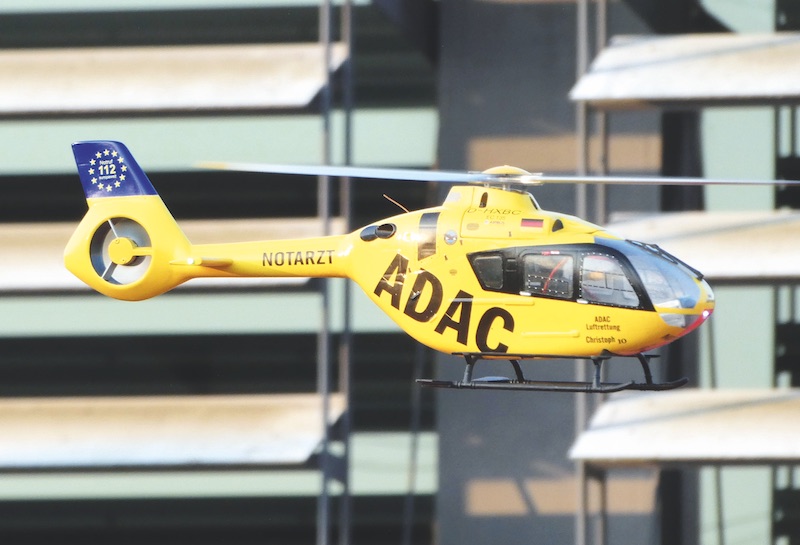 Kleiner geht’s immer: EC 135 mit Blade 230S - ROTOR Magazin