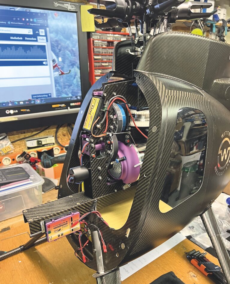 Edel-Chopper: Die Carbon-Hughes 500D von Markus Tisius - ROTOR Magazin