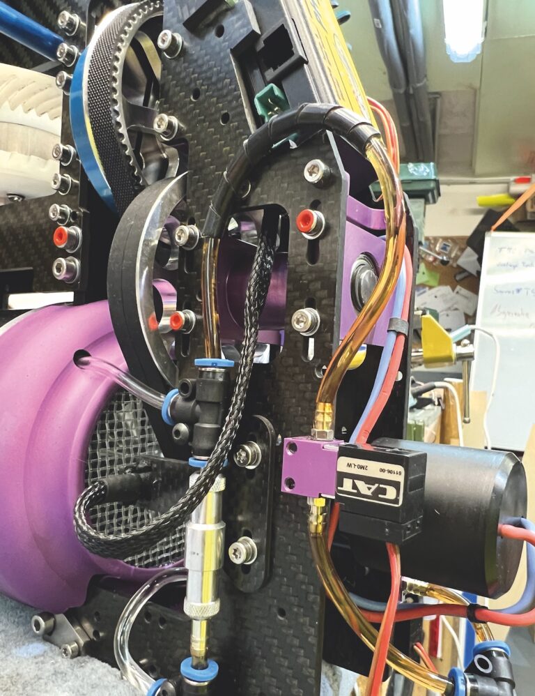 Edel-Chopper: Die Carbon-Hughes 500D von Markus Tisius - ROTOR Magazin