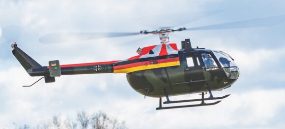 Fliegende Legende: Zimmermann-BO 105 im Maßstab 1:4 von der Heli ...