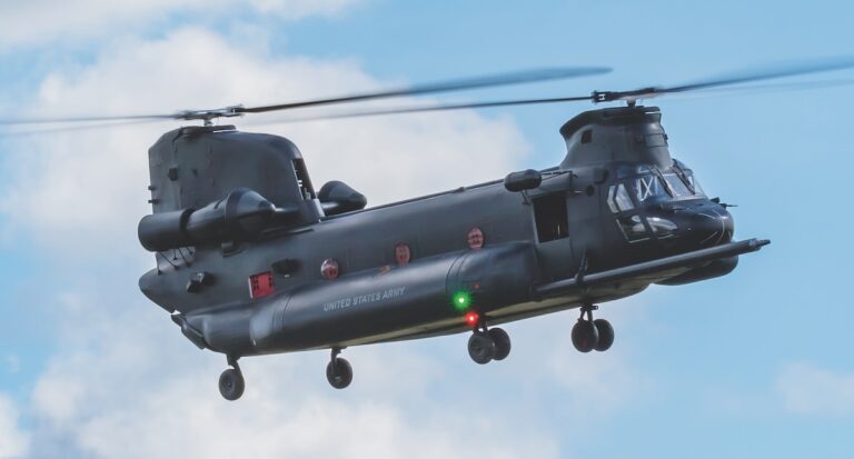 Der neue Boeing MH-47G Block II Chinook von VARIO Helicopter - ROTOR ...