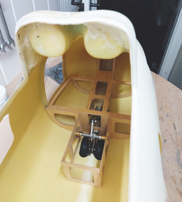 AS 332L Super Puma – ein Projekt mit Kindern - ROTOR Magazin