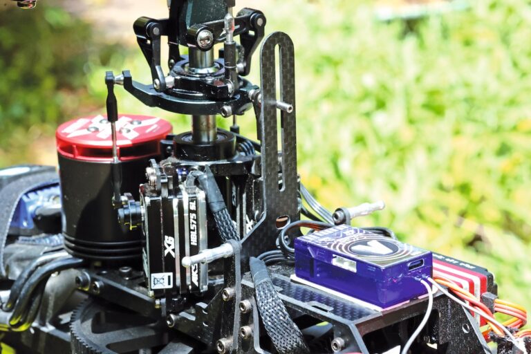Mit dem VBAR EVO 760 μS an Taumelscheibenservos - ROTOR Magazin